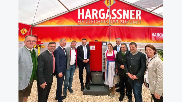 Biomasse für die Energiewende: Karl Nehammer zu Besuch bei Hargassner | HLK